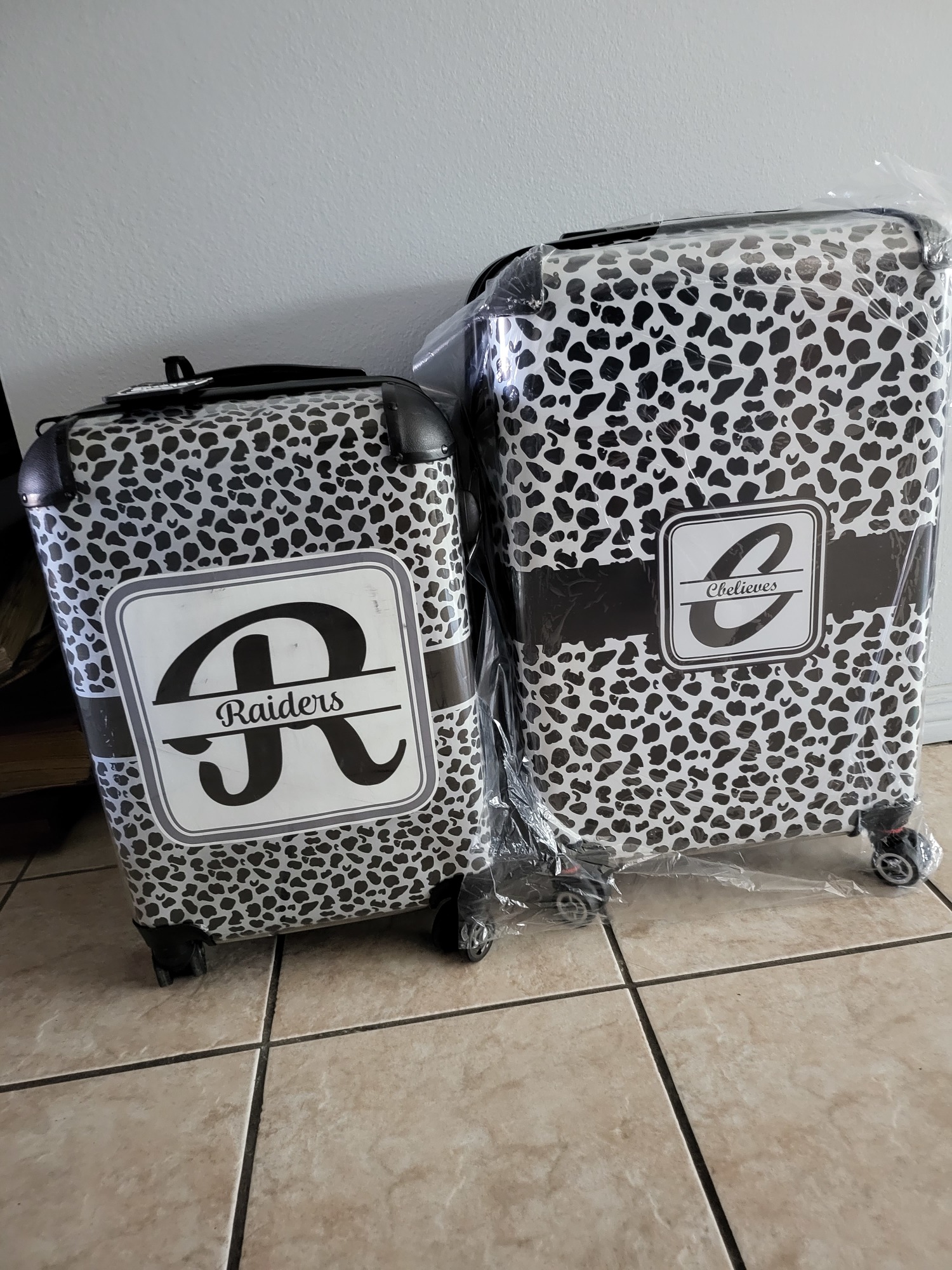 Custom Suitcases | Design & Preview Online - YouCustomizeIt